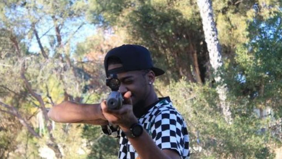 Promete disparar a alguien con su rifle por 100 retweets