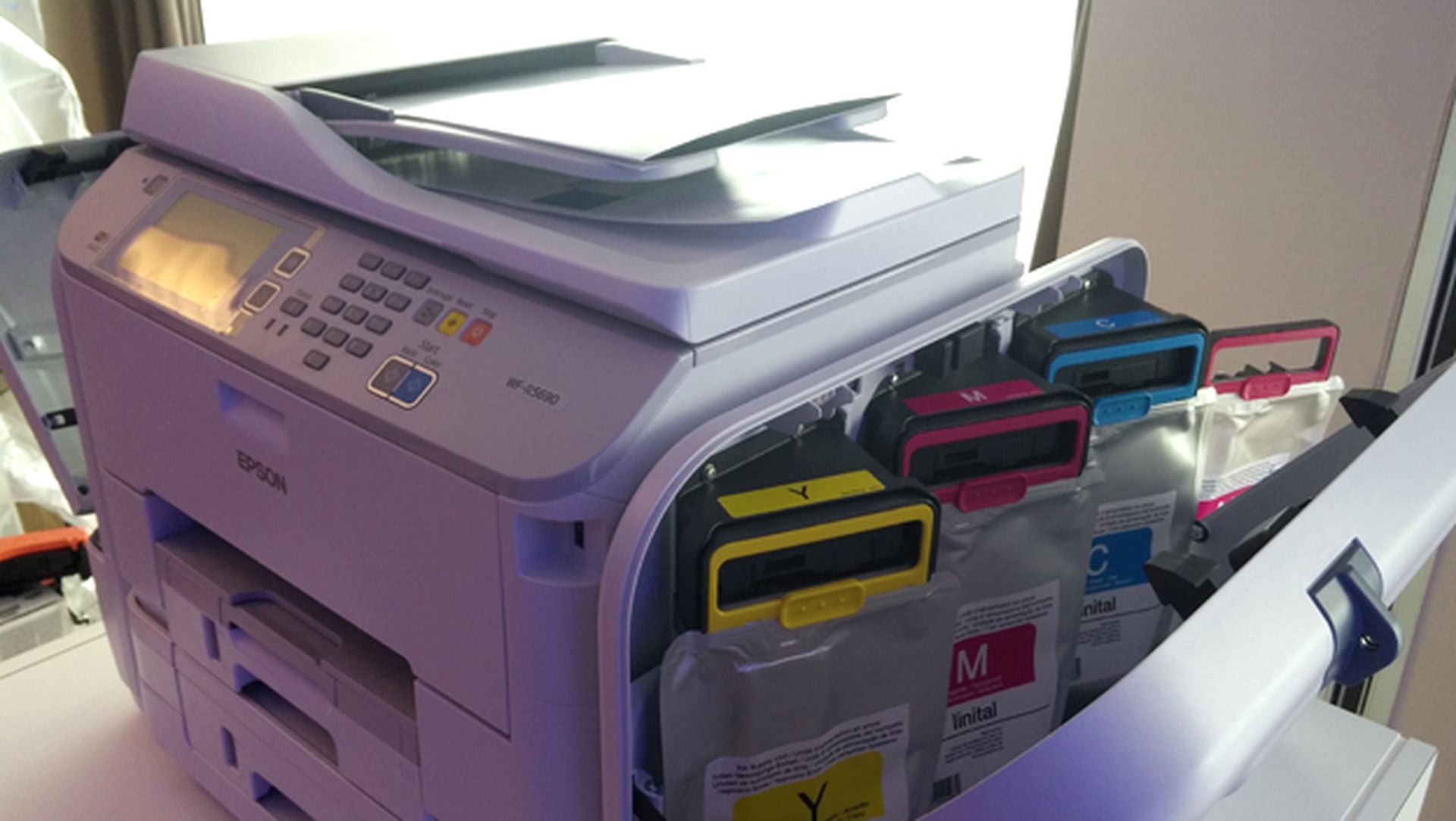 Epson apuesta por tecnología Inkjet, PrecisionCore y RIPS