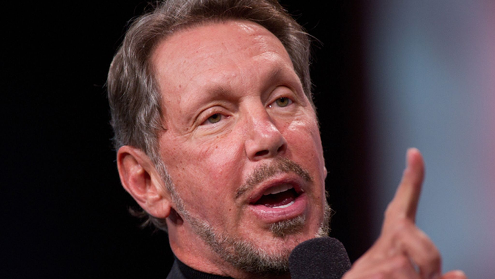 El CEO de Oracle, Larry Ellison, abandona la silla del poder