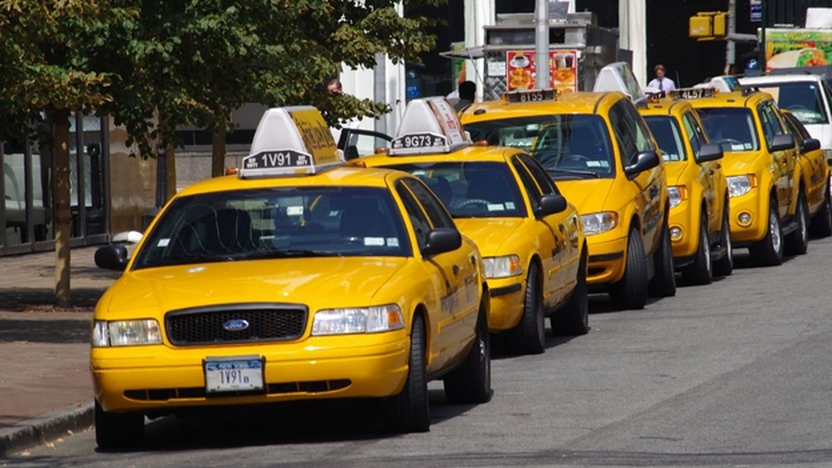 Amazon usa taxis para repartir paquetes en una hora