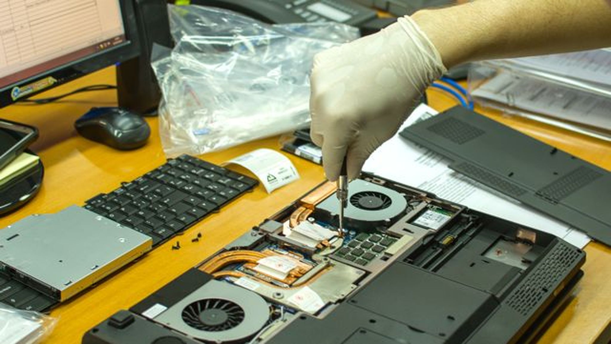 Así se monta un ordenador portátil 100% español