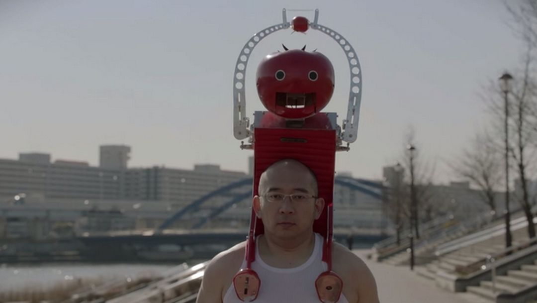 Tomatan, el robot que te alimenta con tomates cuando corres