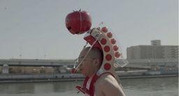Tomatan, el robot que te alimenta con tomates cuando corres
