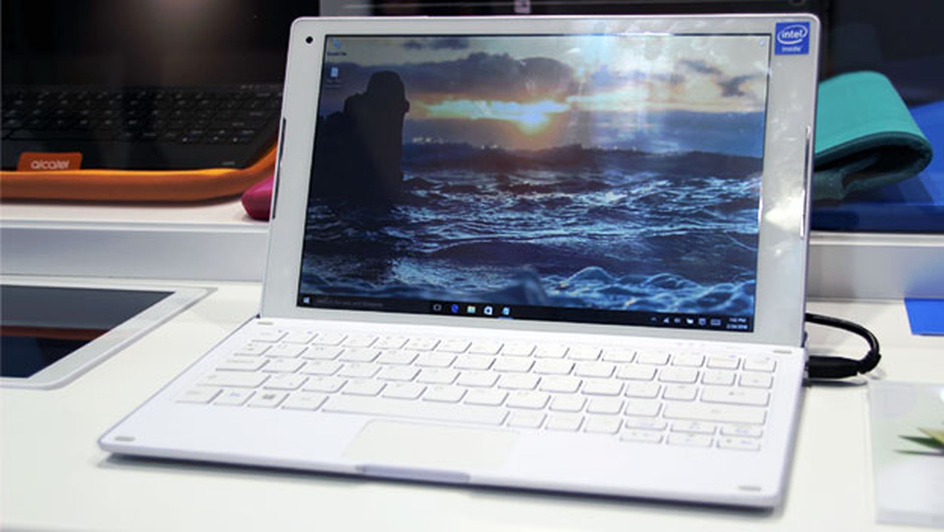 Alcatel Plus 10, primeras impresiones de la nueva tablet convertible