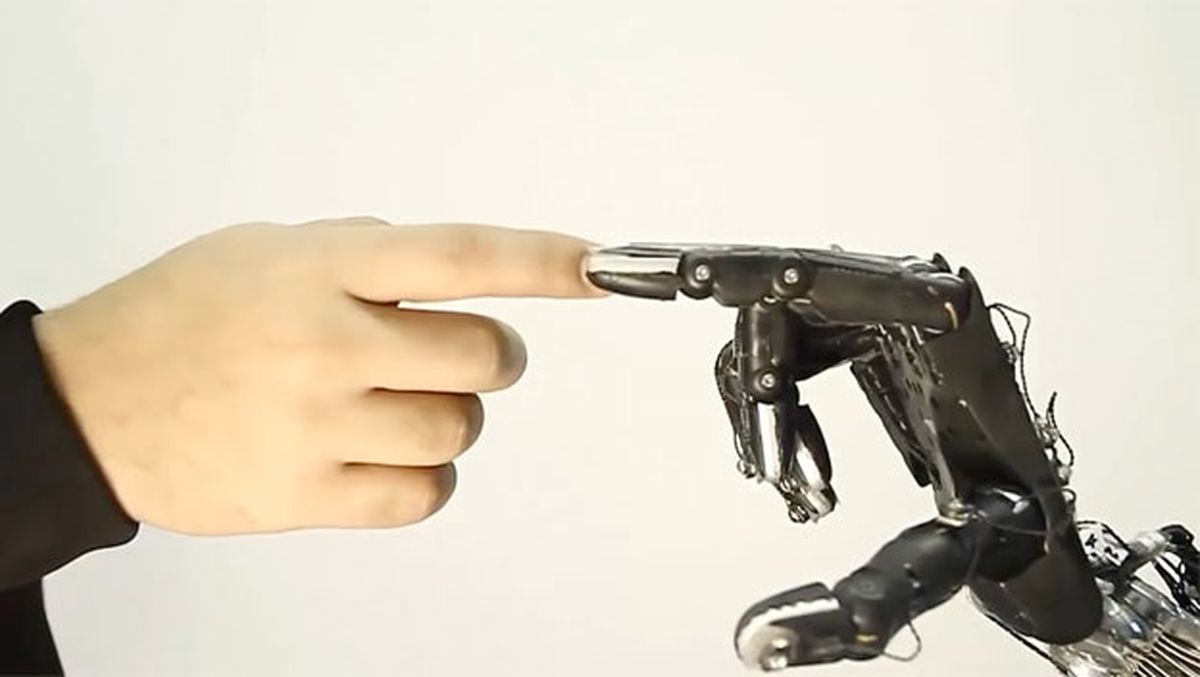 Esta mano robótica es muy similar a una humana y aprende sola
