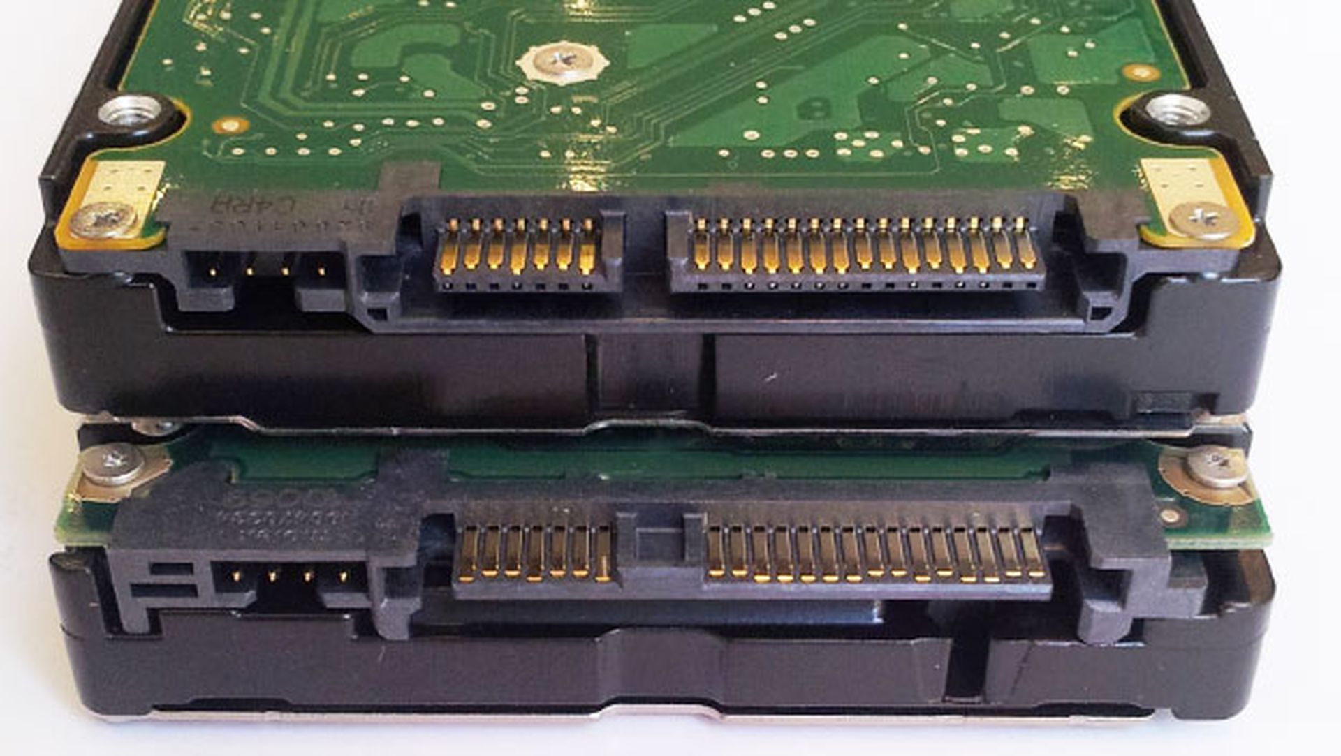 Discos SATA, SAS o SSD: ¿cuál es mejor para un servidor?