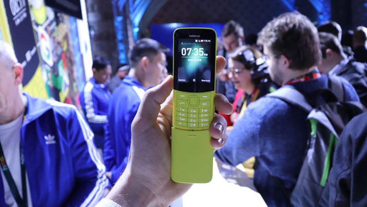 Hemos probado el móvil de Matrix: Nokia 8110, el teléfono con tapa
