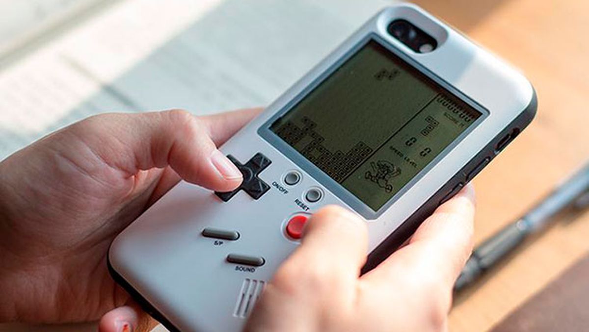 Convierte tu iPhone en una Game Boy funcional con esta funda