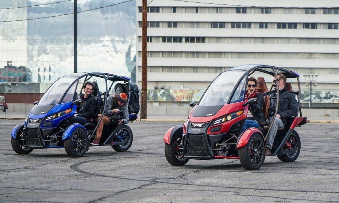 Arcimoto SRK, la moto eléctrica con tres ruedas... y dos plazas