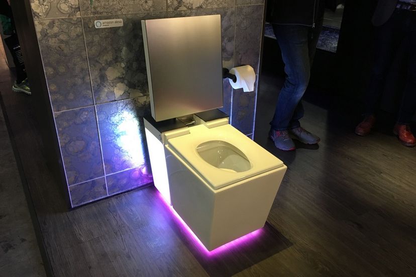Este es el primer retrete inteligente con Alexa