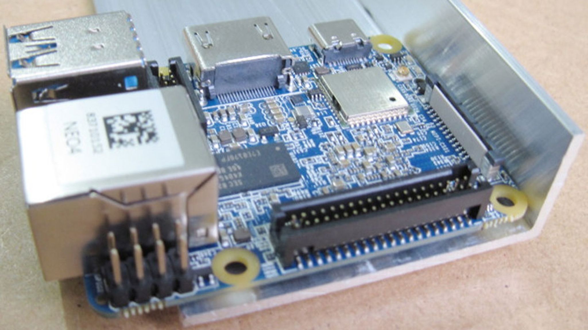 Esta es la nueva versión de la NanoPi M4 que competirá con la Raspberry ...