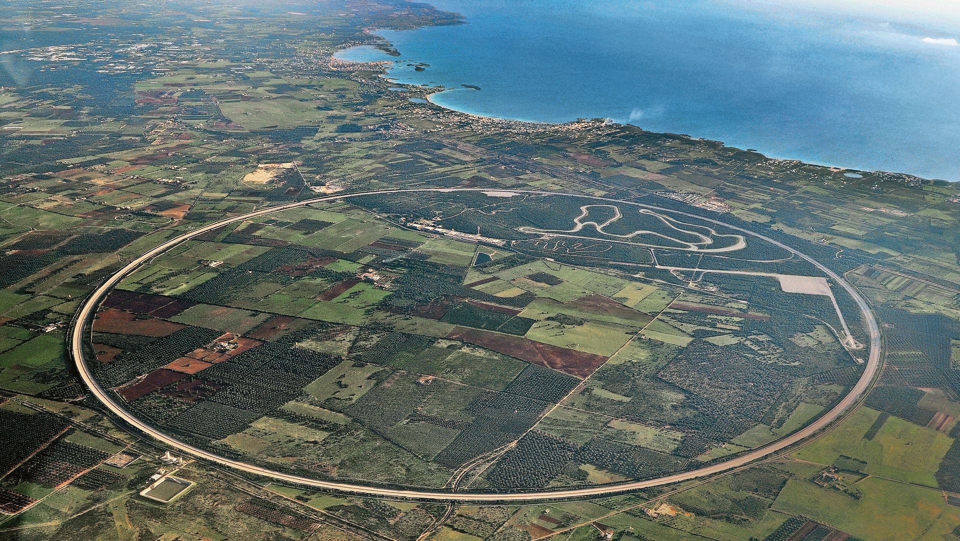 Porsche reabre el circuito circular más grande y rápido de Europa