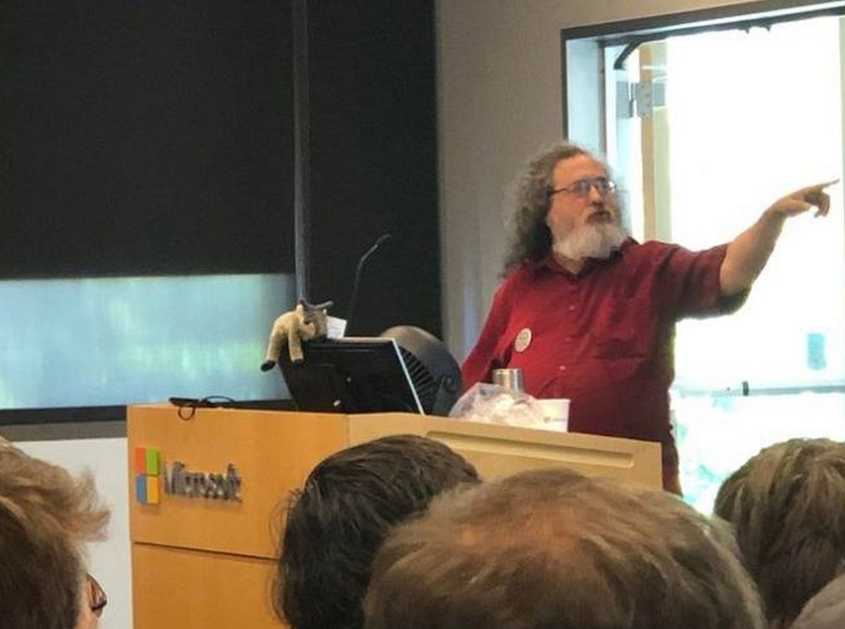 Richard Stallman ha dado una conferencia en la sede de Microsoft... y ...