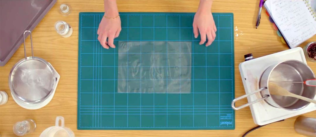 Así es MarinaTex, la alternativa ecológica al plástico hecha con restos ...