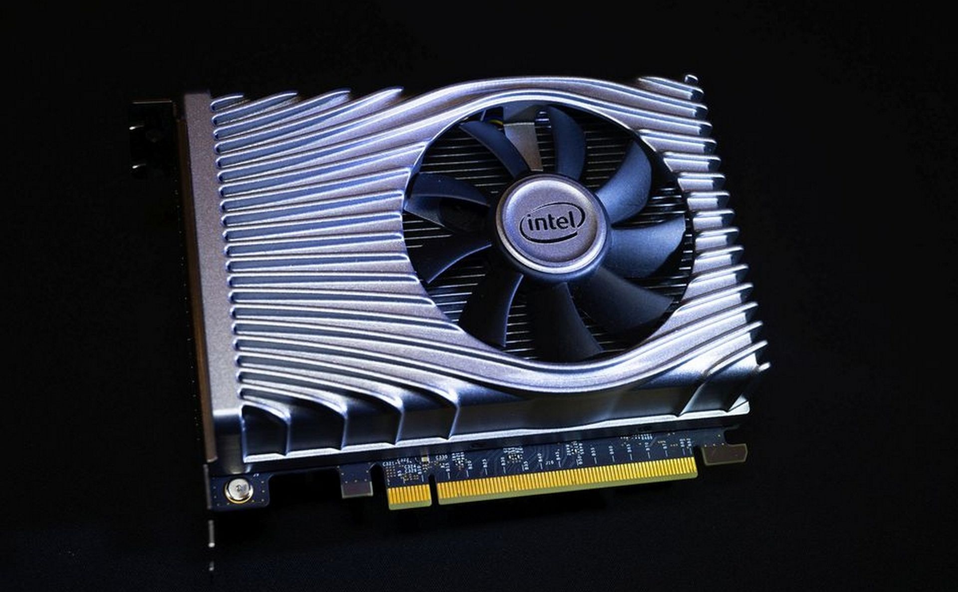 Así es Intel DG1, la primera tarjeta gráfica dedicada de Intel para competir con NVIDIA y AMD