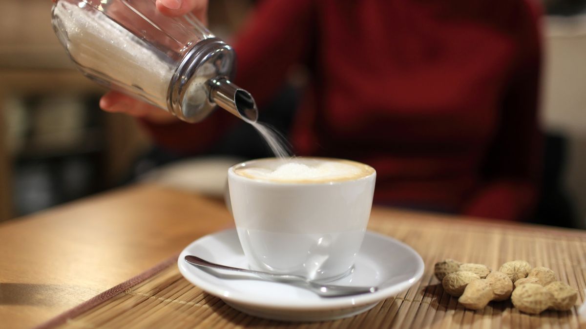 ¿Debemos echar azúcar al café? Así cambia su sabor