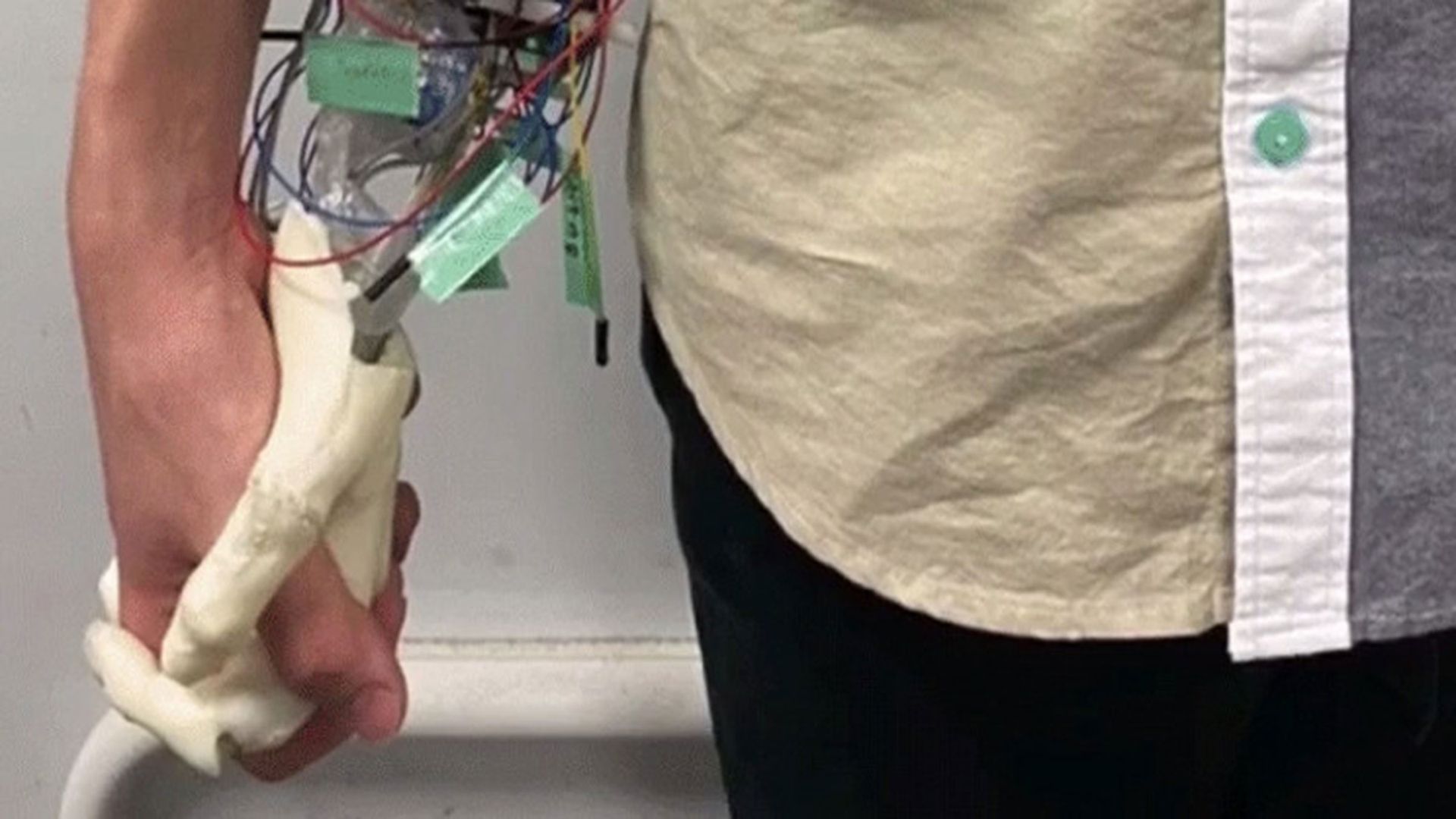 Ahora podrás dar la mano a un robot para que no te sientas solo