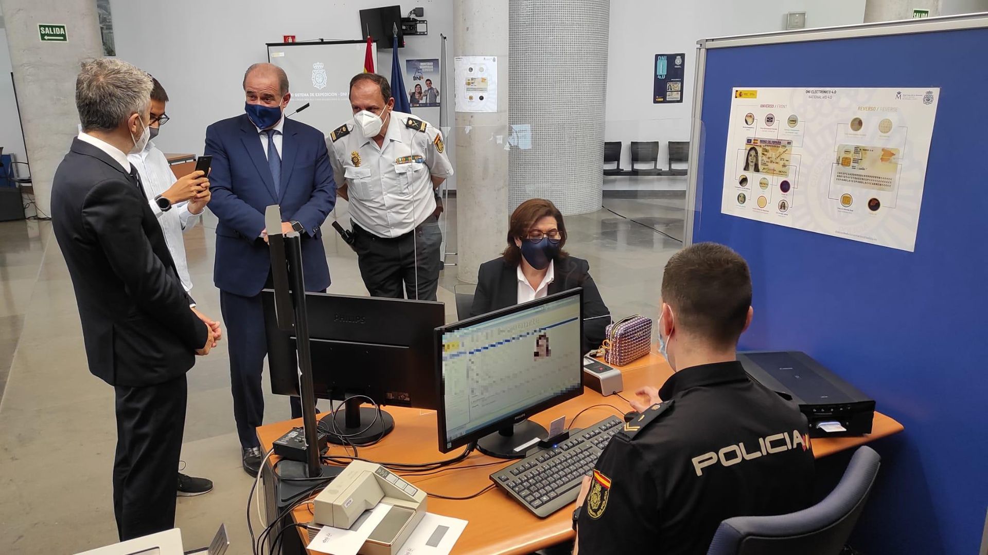 Ya está en vigor el DNI Europeo: qué ocurre con el DNI actual y todo lo ...