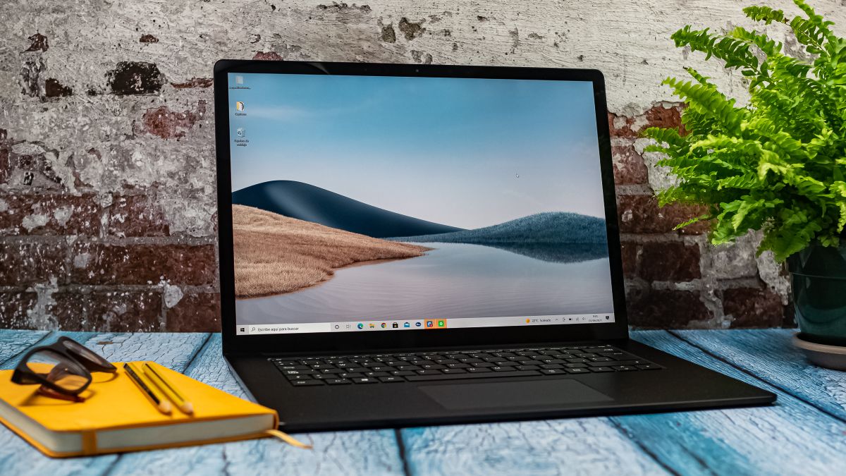 Si quieres disfrutar de Windows 11 al 100%, este portátil de Microsoft ...
