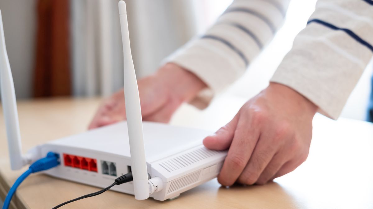 Cómo reiniciar o restablecer tu router en caso de problemas con la conexión