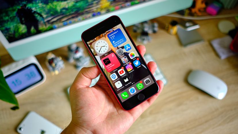 ¡El iPhone SE 4 llegaría en marzo de 2025! Adiós Touch ID, hola Face ID ...