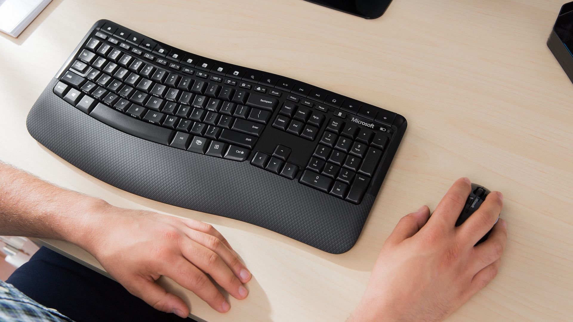 Los mejores teclados ergonómicos para trabajar que puedes comprar