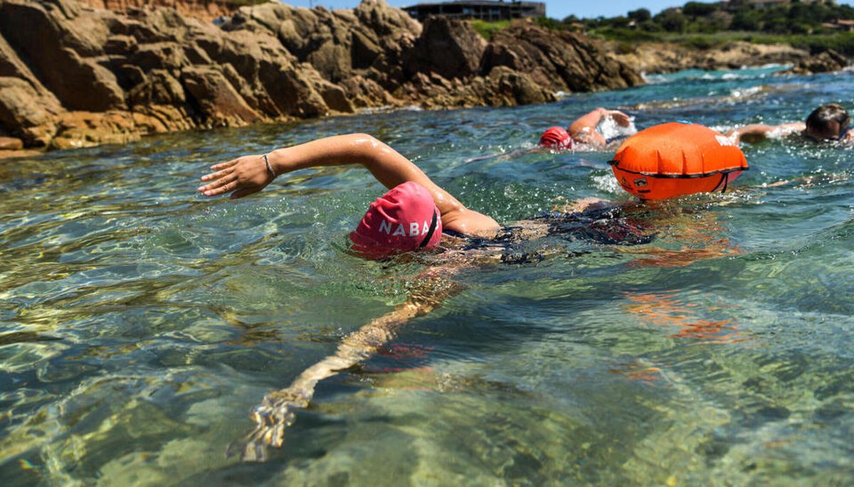 Natación en aguas abiertas: mejores accesorios para practicar este deporte