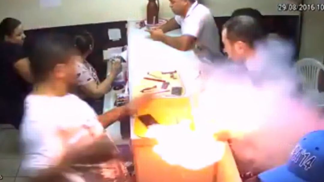 iFixit revela los trucos para que no te explote la batería del móvil ...