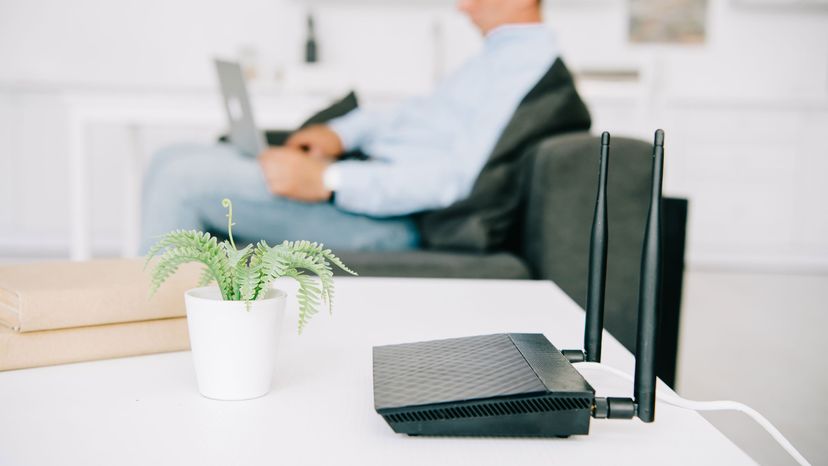 Cómo colocar correctamente las antenas del router WiFi para mejorar la ...