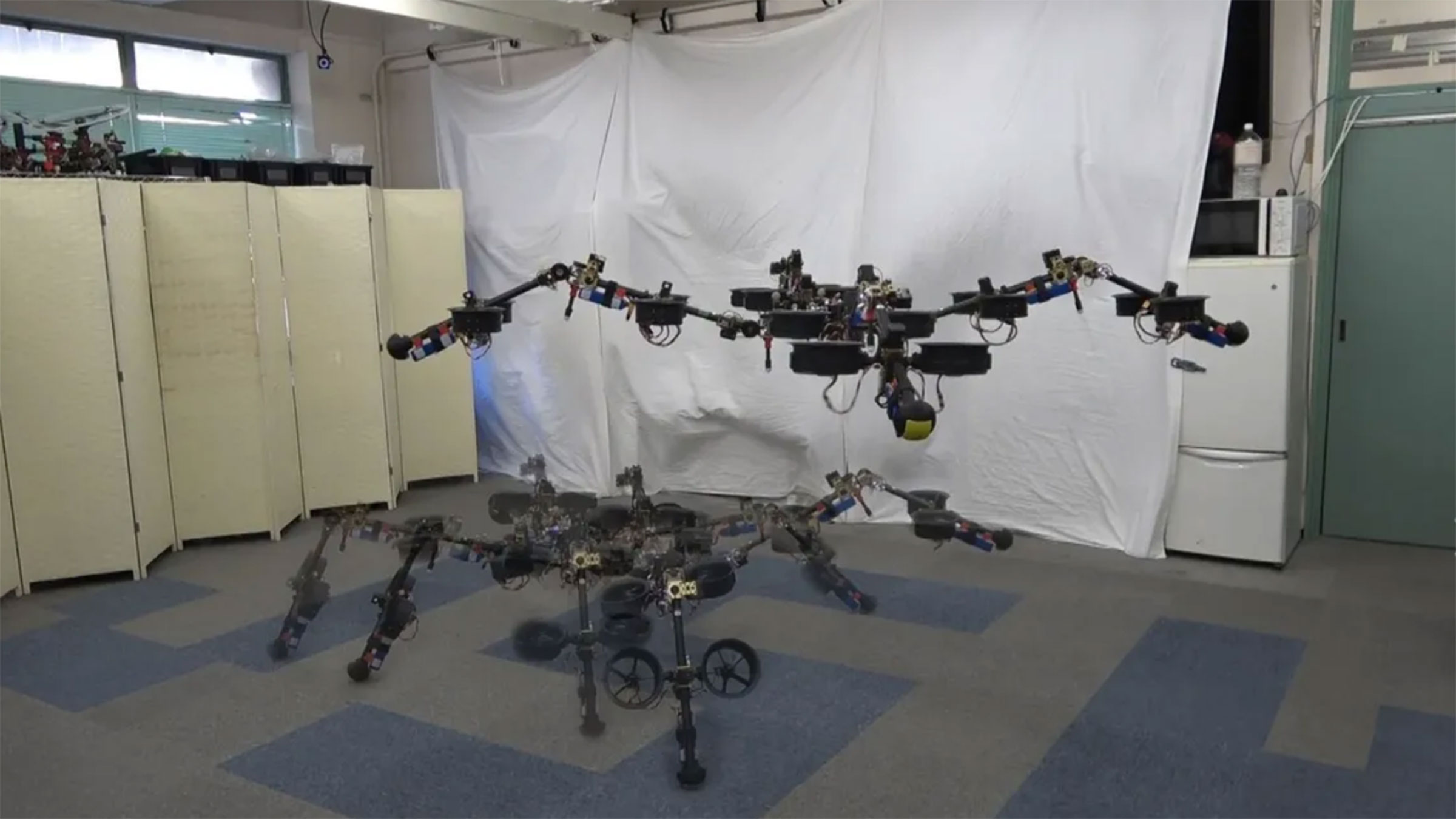 They create an eccentric spider-shaped robot that can also fly - Gearrice
