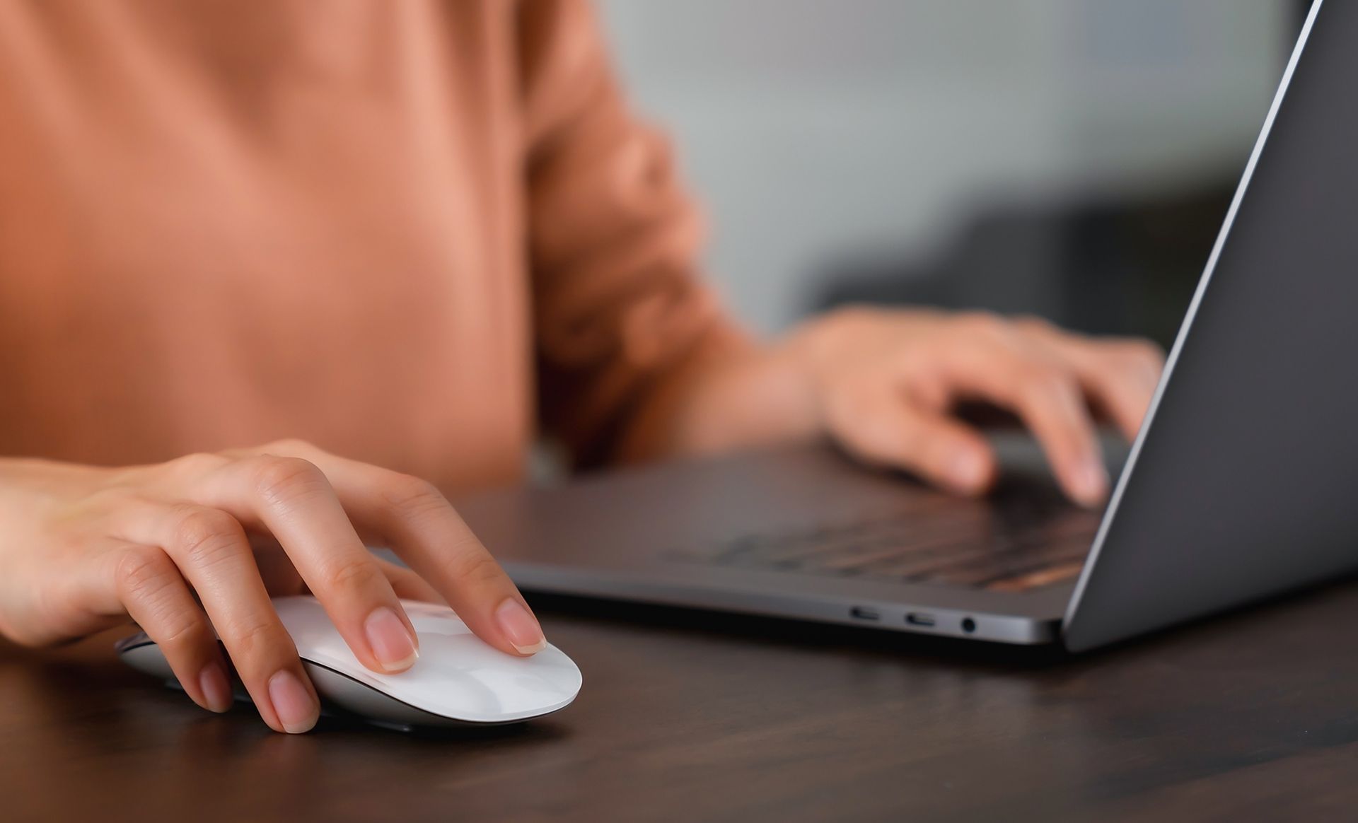 Si se te quedan las manos heladas mientras usas el ordenador, aquí ...