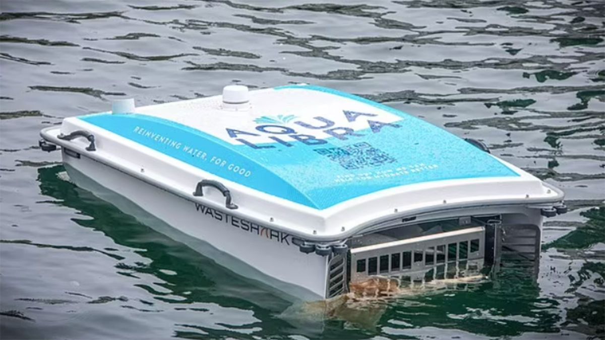 A Robot Shark Capable Of Swallowing All The Plastic Garbage In A River