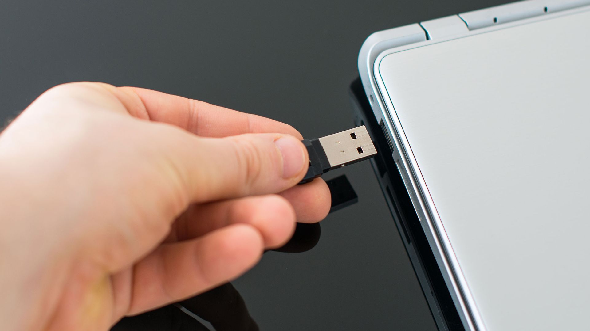 El malware que viajando en un solo USB ha infectado a todos los ...