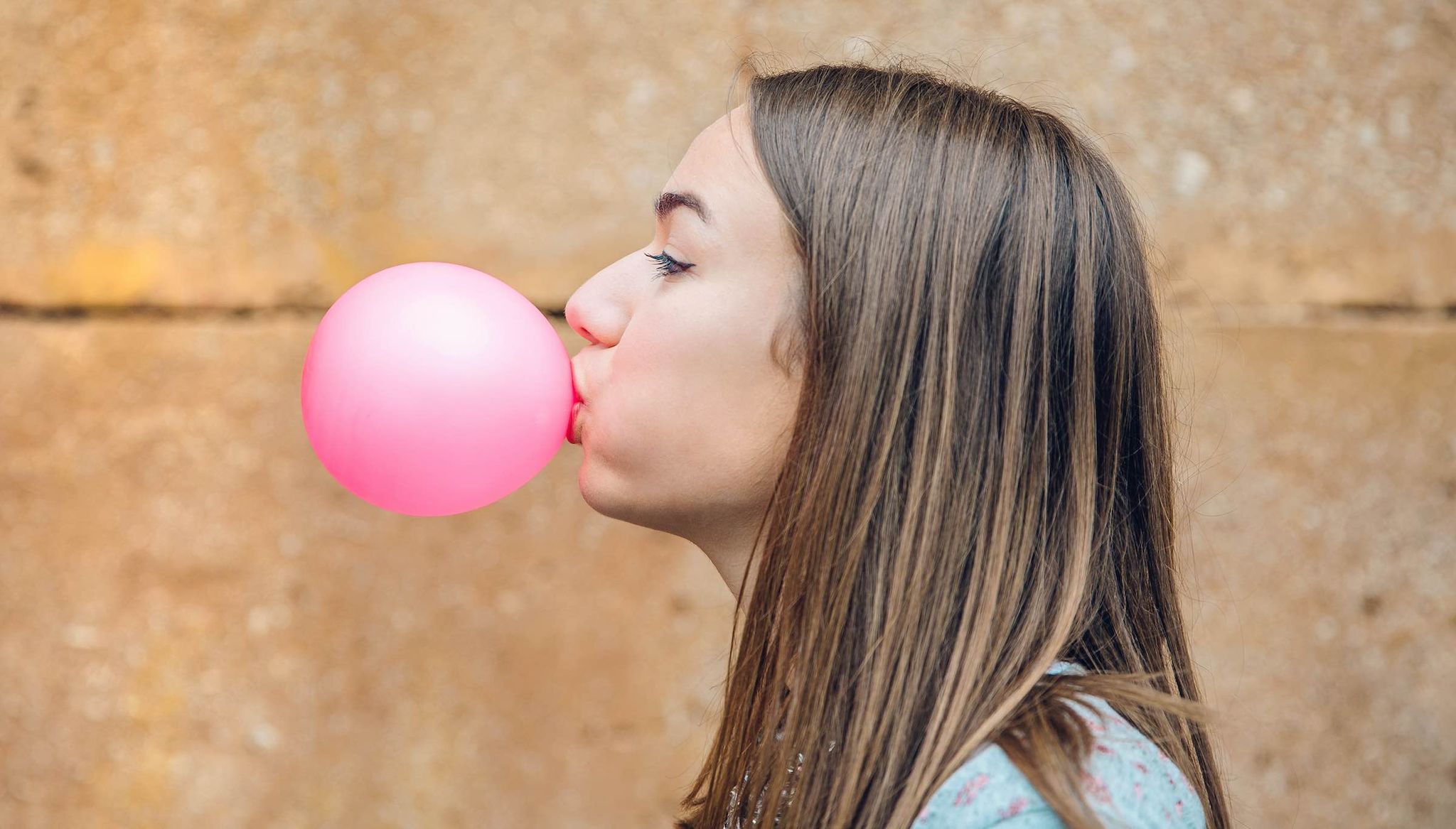 Cuánto tiempo deberías masticar chicle según los expertos y cuáles son los riesgos para tu salud ...