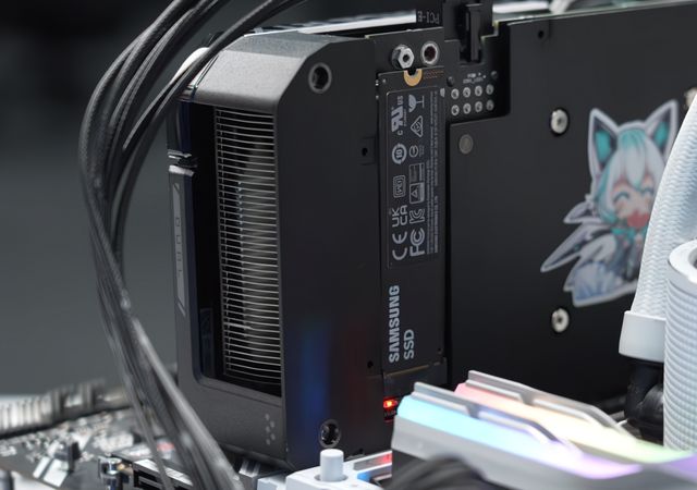 ASUS presenta una tarjeta gráfica con slots SSD M.2 integrados