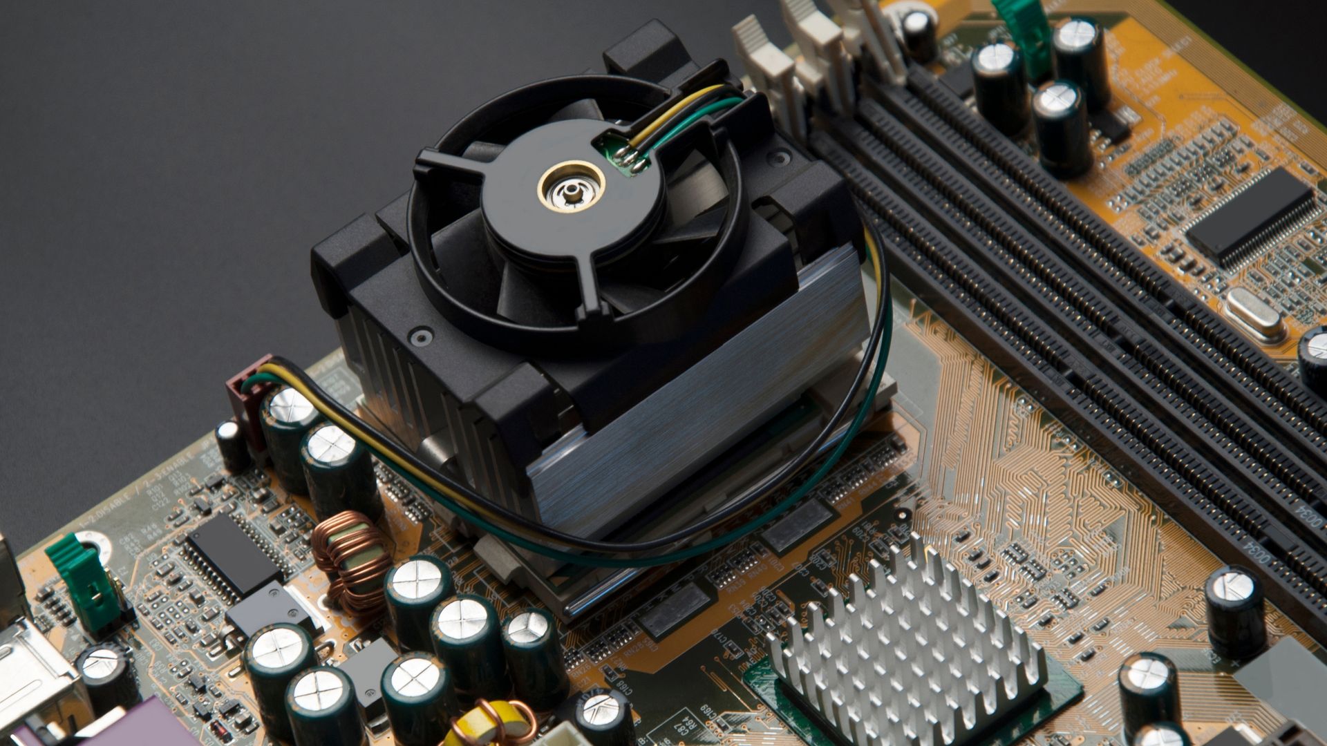 CPU FAN y CPU OPT: qué son, para qué sirven y en qué se diferencian en ...