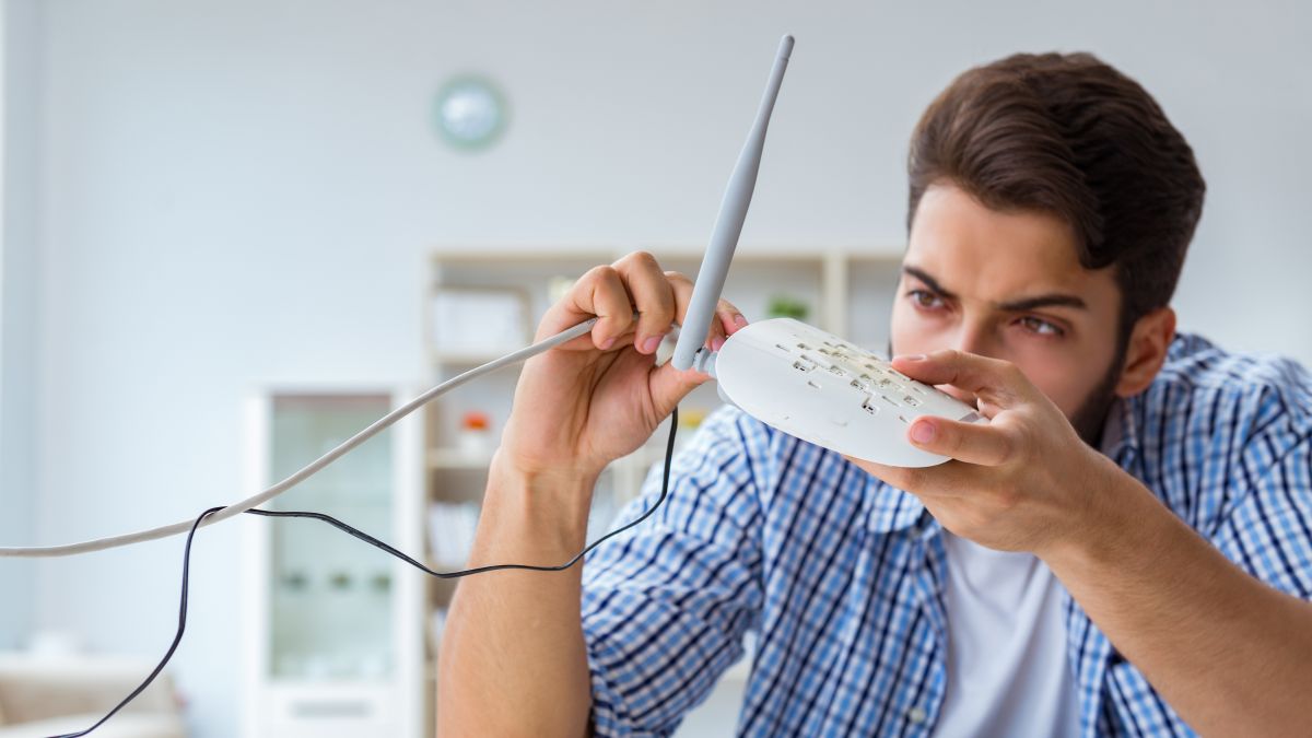 Qué significan todos los códigos de la etiqueta de tu router WiFi