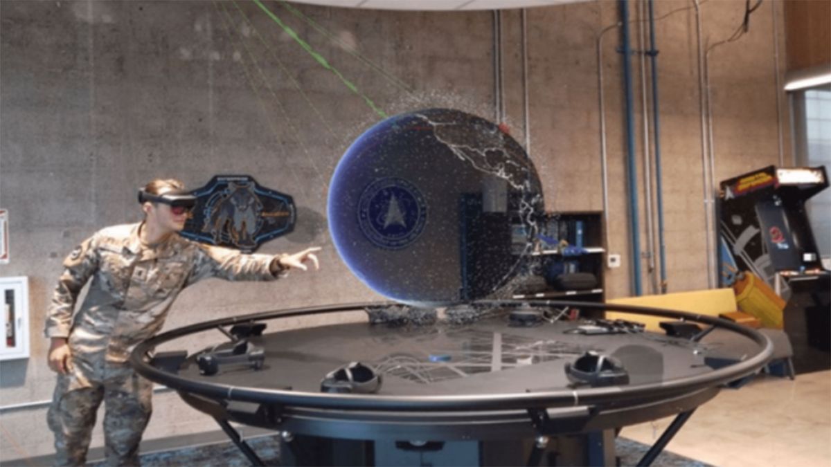 Microsoft will create an augmented reality simulator for the training ...