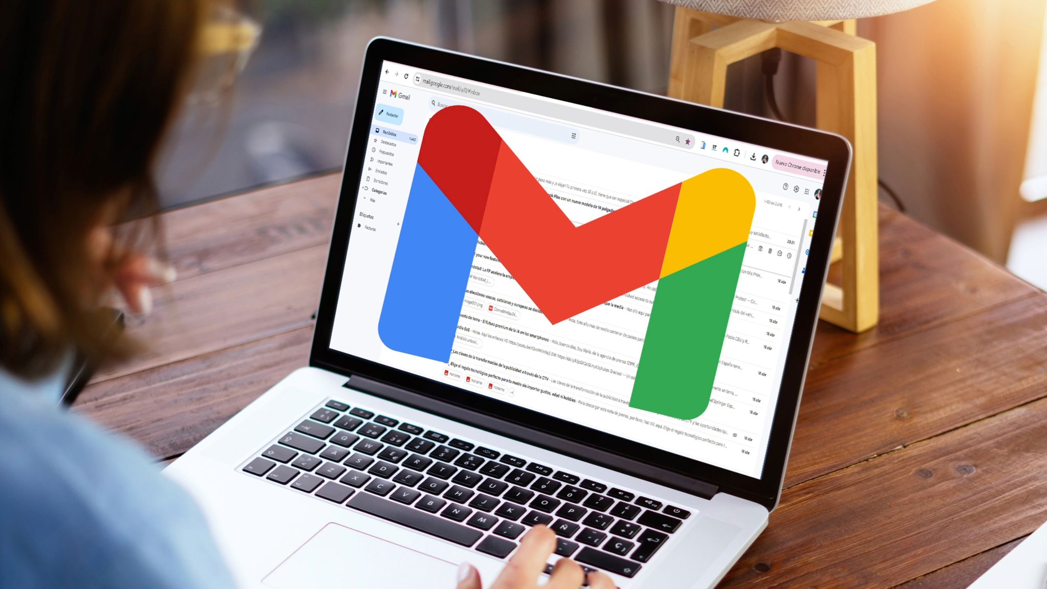 Cómo encontrar correos electrónicos archivados en Gmail y devolverlos a ...