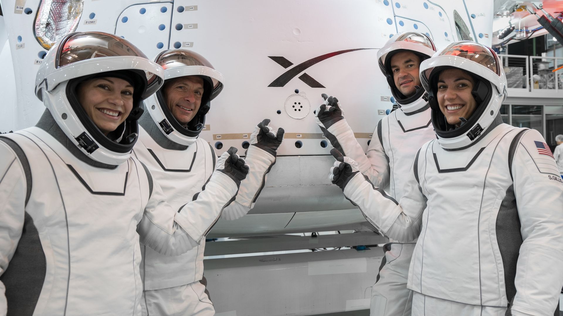 SpaceX presenta el traje espacial que usarán los astronautas para ...