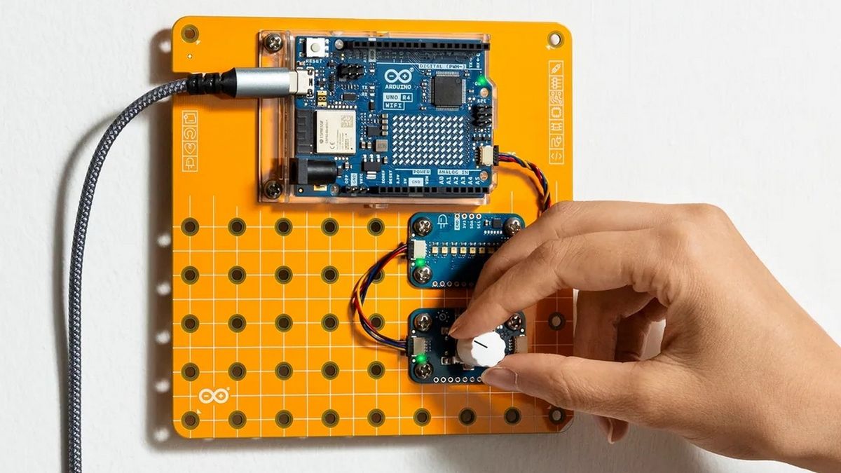 Los nuevos kits tipo Lego de Arduino te convierten en un hacker de la forma más sencilla