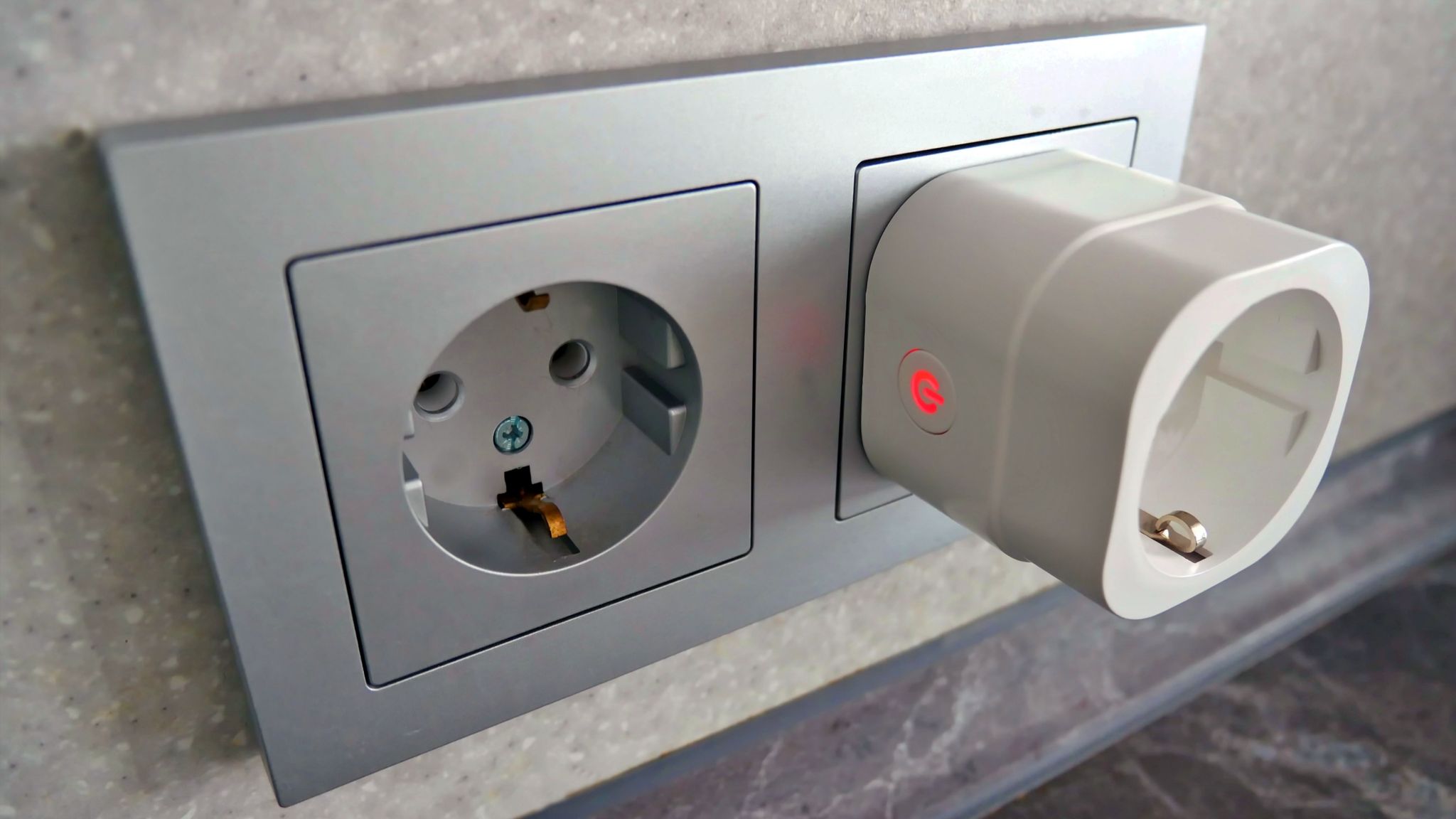 “Si ves esto en tus enchufes, cámbialos de inmediato por seguridad ...