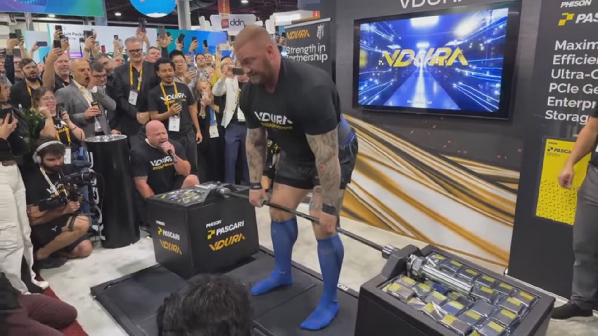 La Montaña de Juego de Tronos bate el récord del mundo al levantar 452 Kilos de unidades SSD