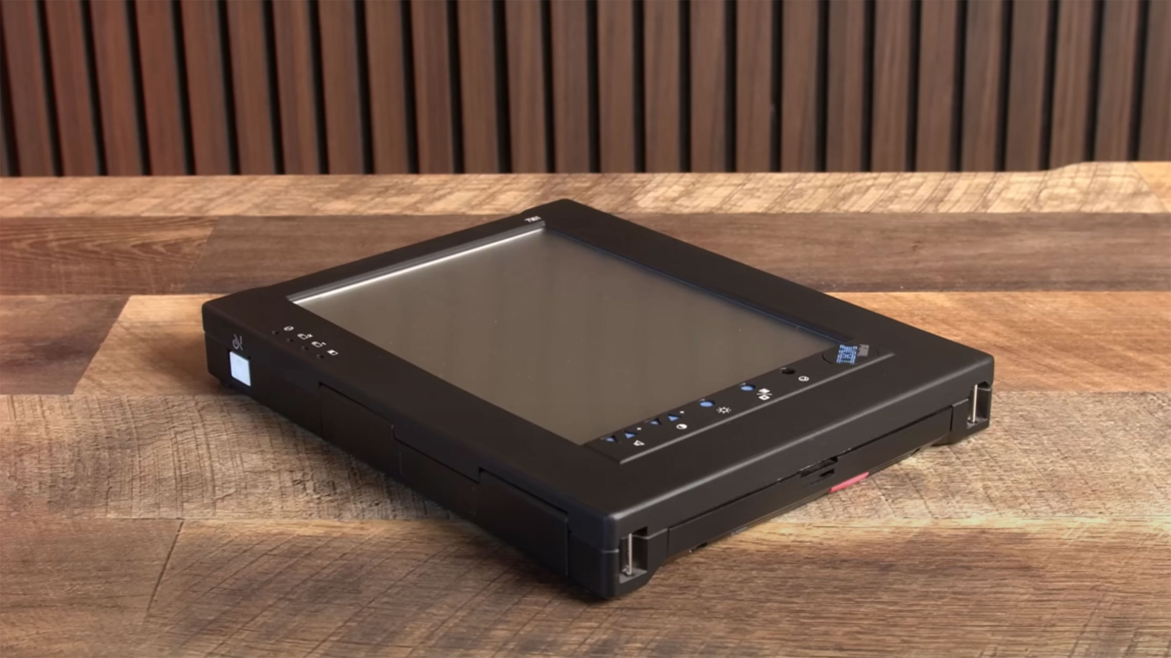 Este youtuber ha restaurado a la perfección una de las primeras tablets ...