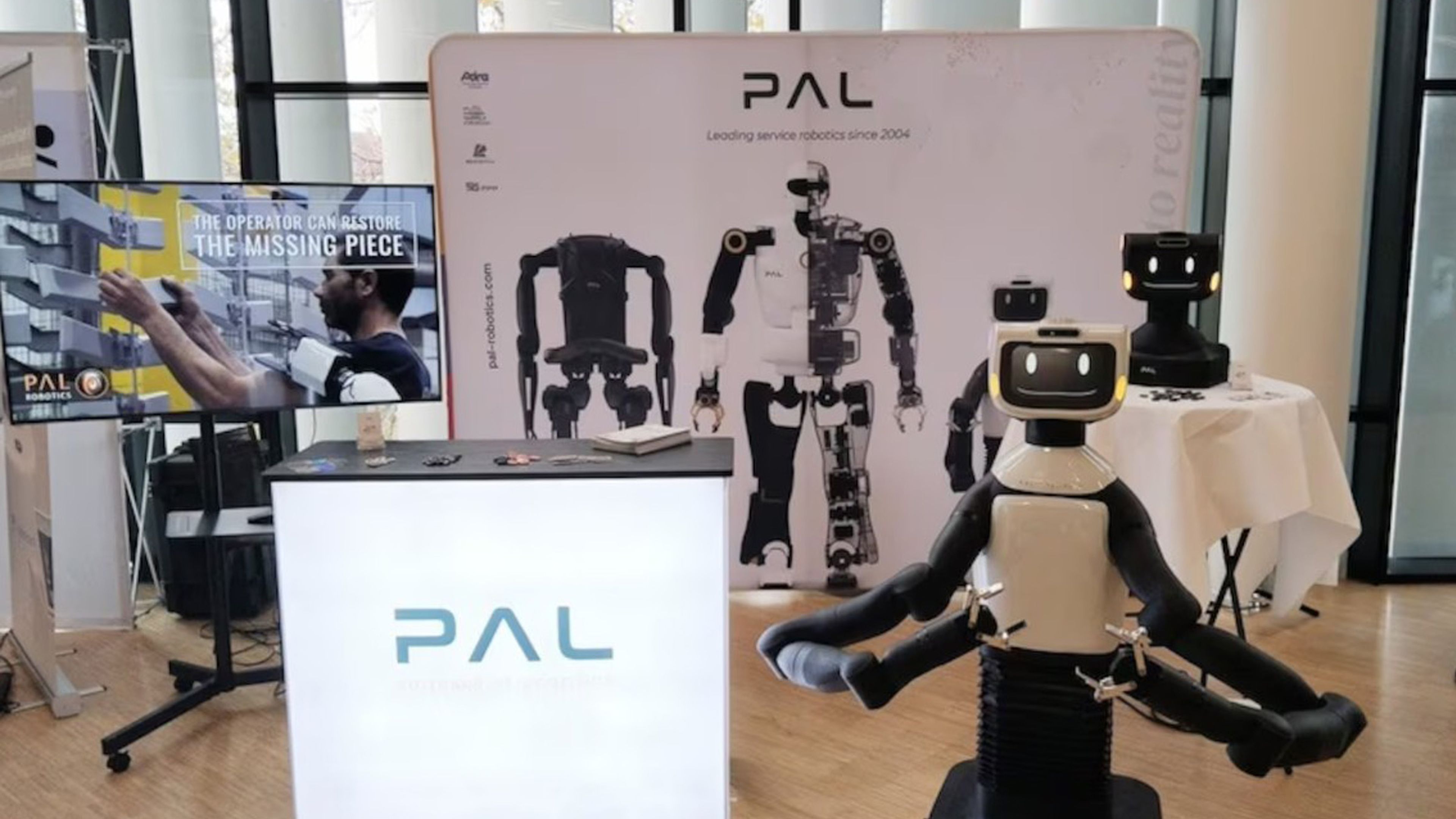 Este es el robot humanoide español que ya trabaja en hospitales y ayuda a los enfermeros en sus ...