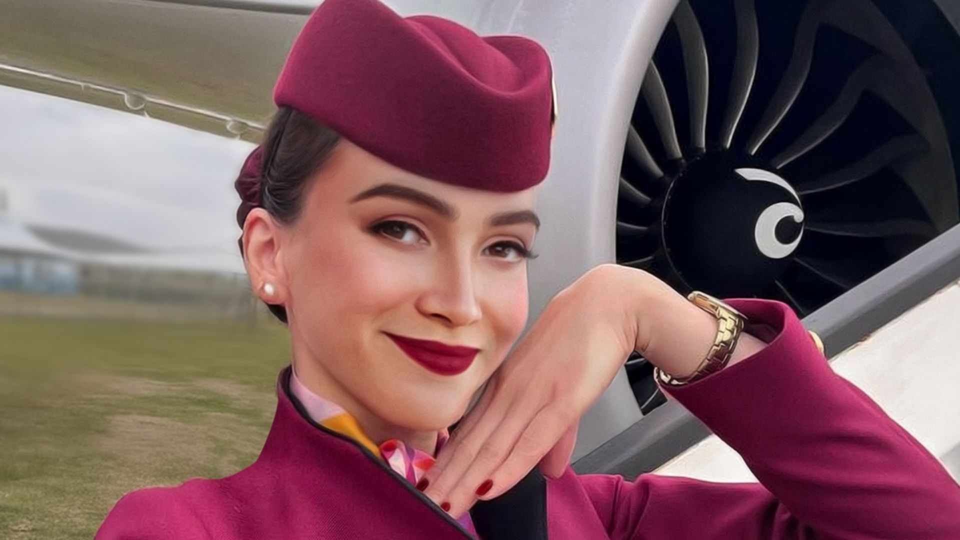 Esta es Sama, la primera azafata digital creada con IA, que ya trabaja ...