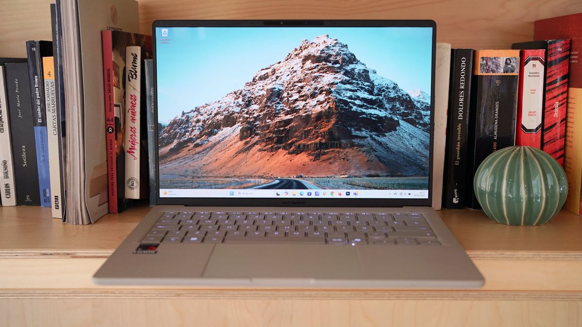 Lo mejor del Asus Zenbook A14 es que tiene un cuerpo de peso pluma y un ...