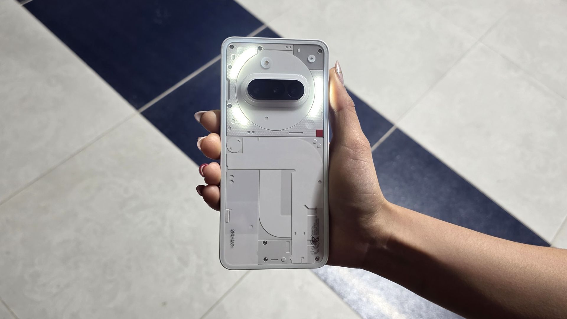 El Nothing Phone (3a) me ha cautivado por su diseño y su software único ...