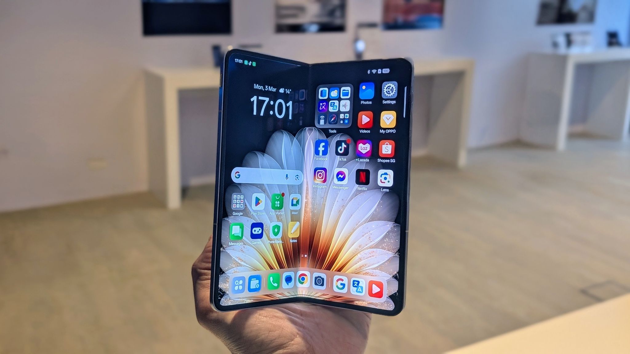 He pasado unos minutos con el Oppo Find N5, el móvil plegable más fino ...