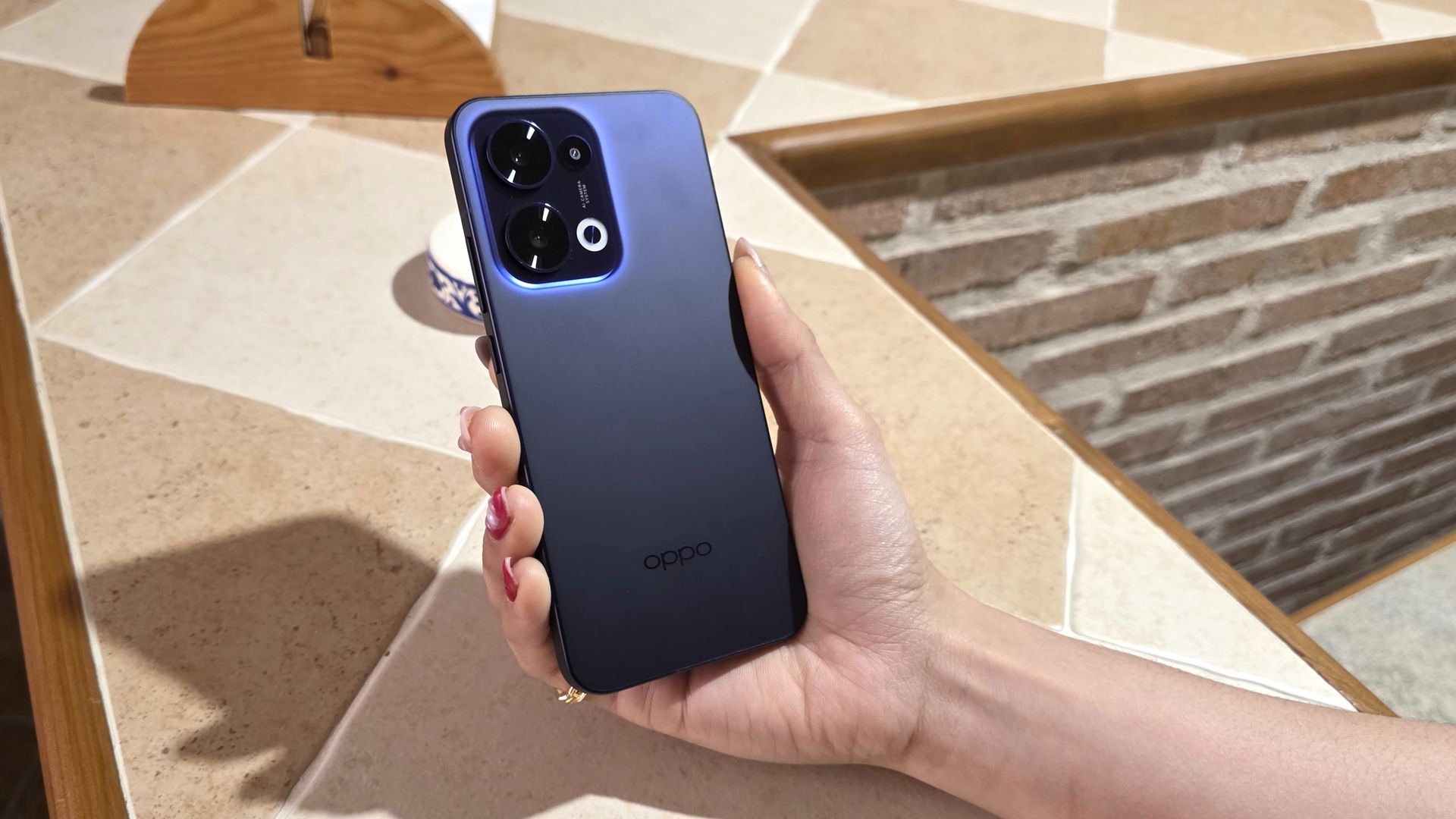 El Oppo Reno 13 5G me ha conquistado por su diseño y características que lo acercan a la gama alta